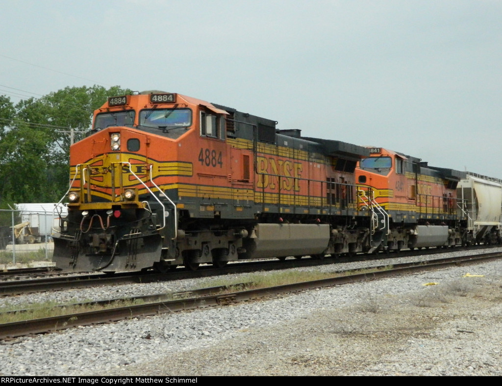 BNSF 4884